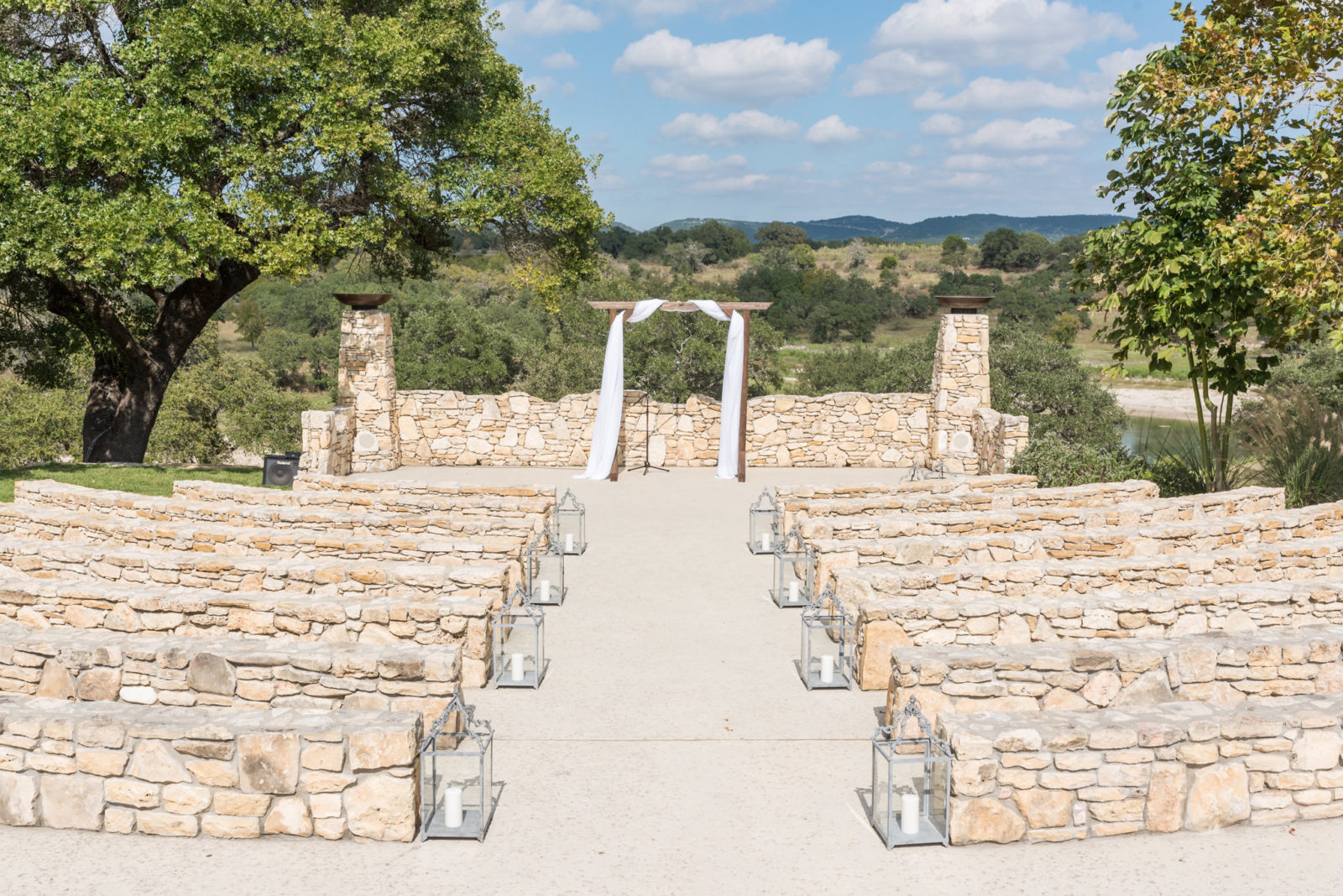 15 Beautiful Hill Country Wedding Venues | amesoeurevents.com